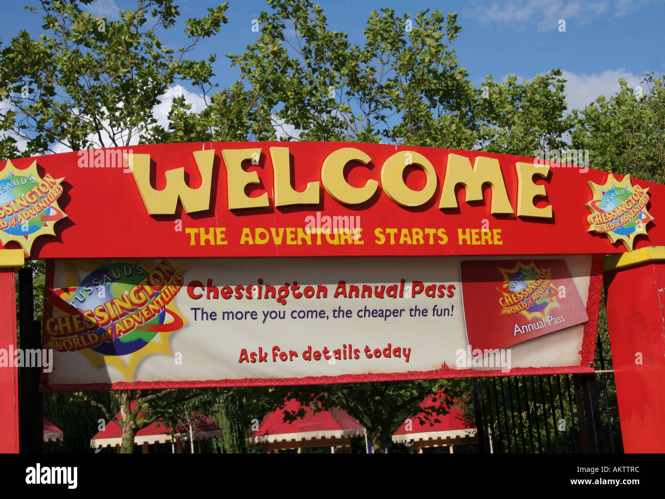 Chessington world of adventures ride hi-res stock photography and ...