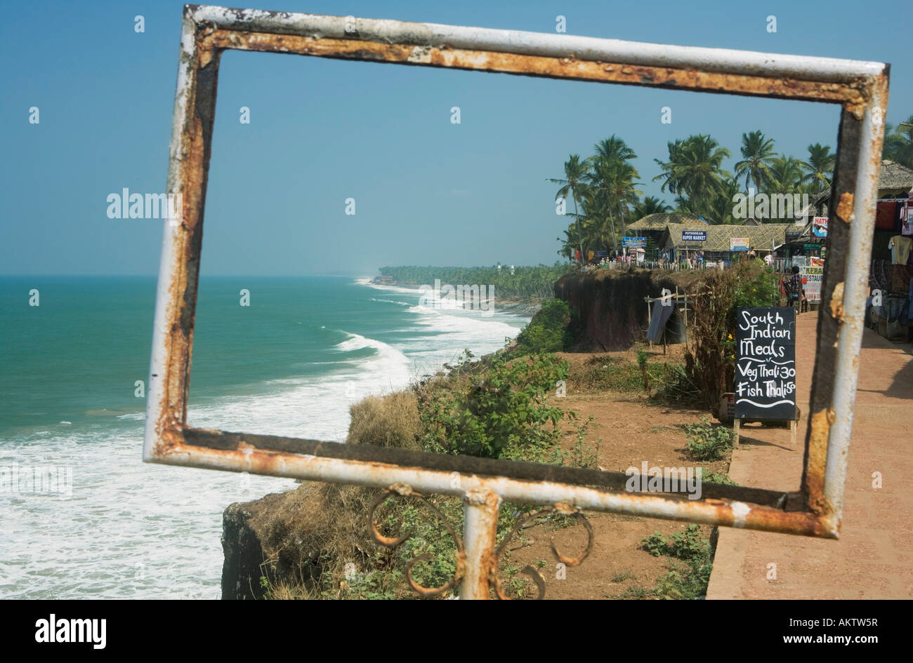 INDIA KERALA VARKALA VIEW OF CLIFF TOP CAFES AND SHOPS Stock Photo - Alamy