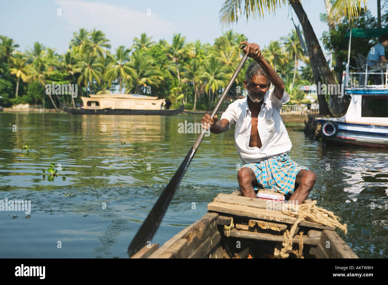 INDIA KERALA BACKWATERS MATURE MAN ROWING ACROSS WATER Stock Photo - Alamy