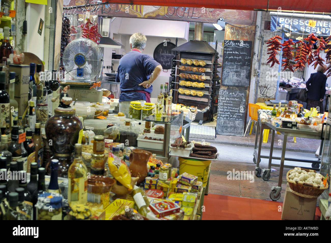 Old fashioned grocery store hi-res stock photography and images - Alamy