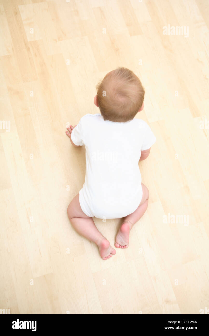 Crawling baby back view hi-res stock photography and images - Alamy