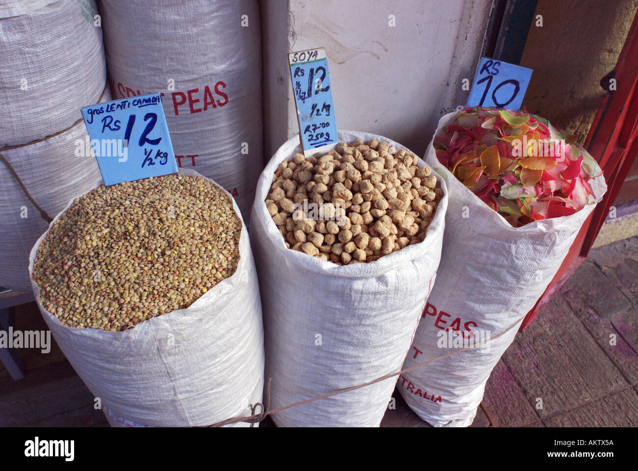 sack of food at the market Stock Photo - Alamy
