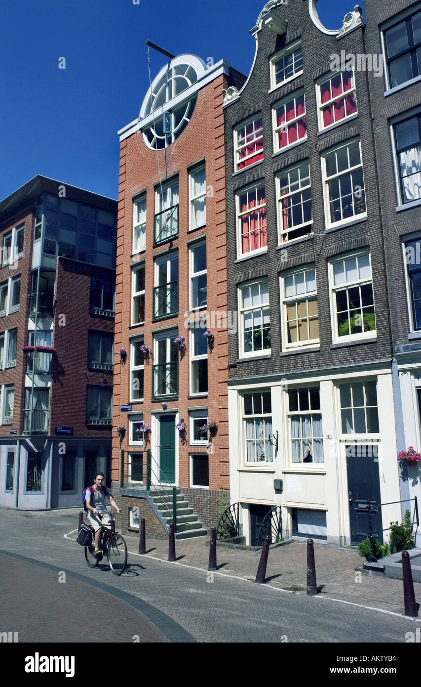 Central amsterdam hi-res stock photography and images - Alamy