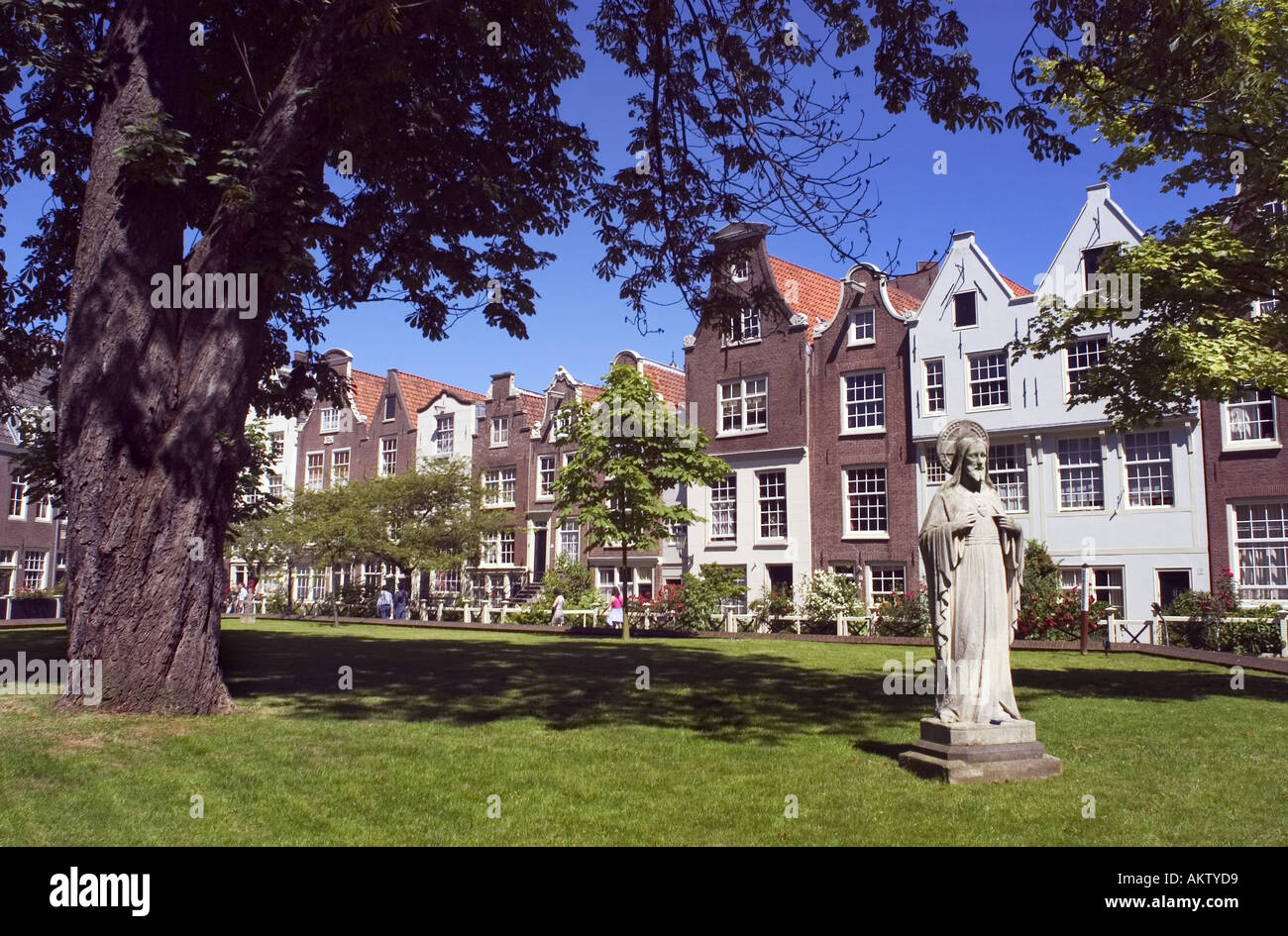 The Begijnhof in central Amsterdam Stock Photo - Alamy