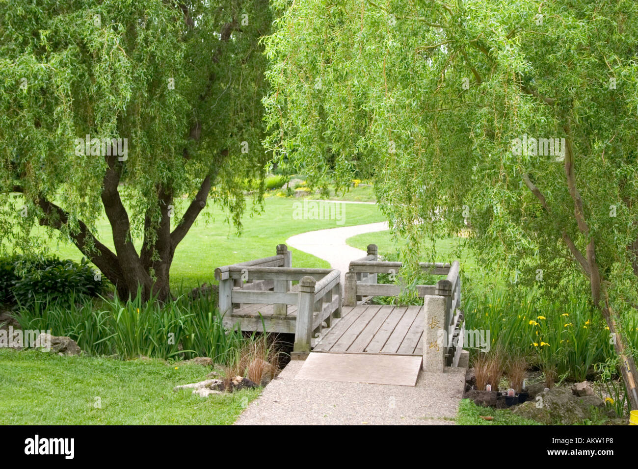 Wooden foot bridge hi-res stock photography and images - Alamy
