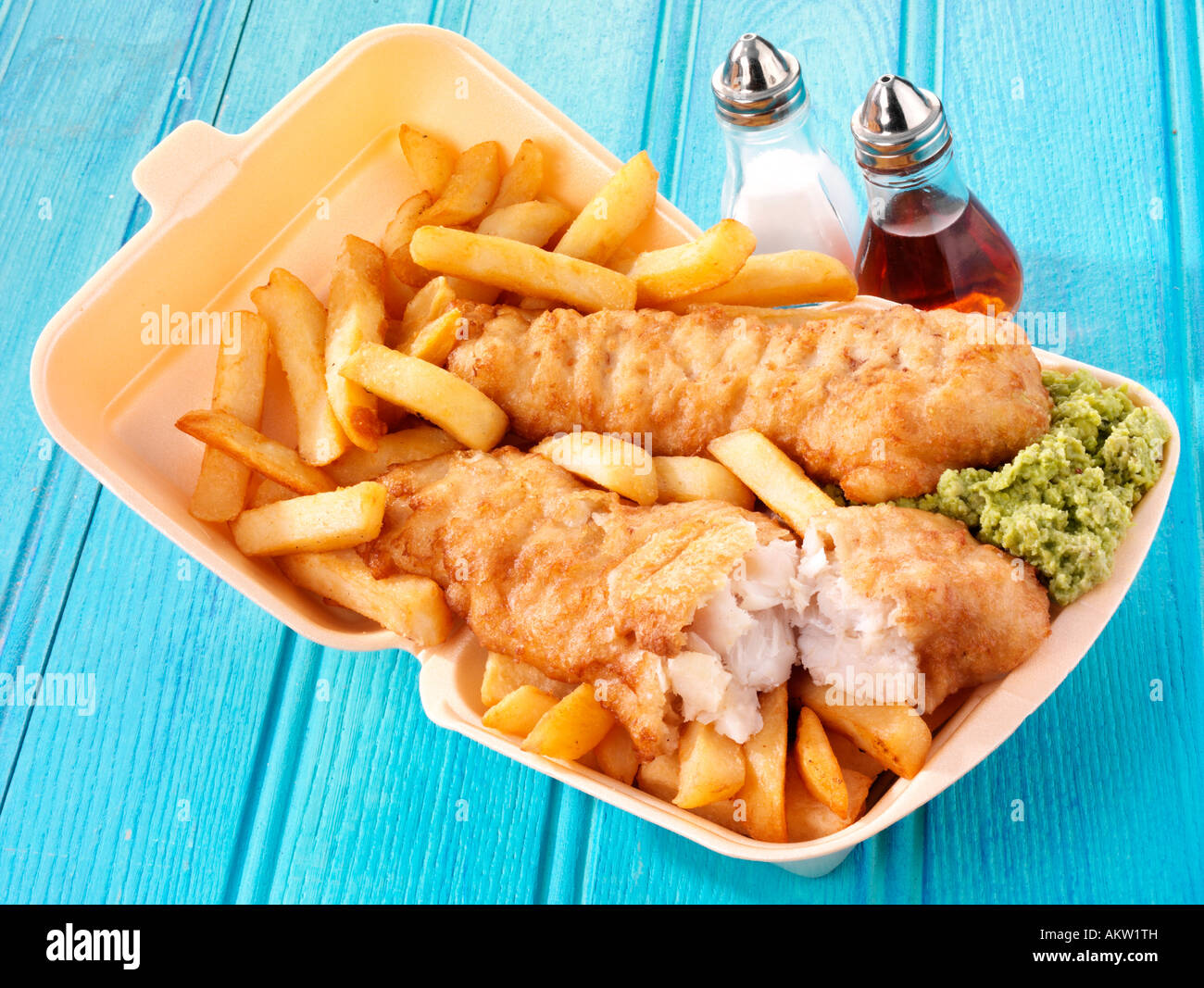 TAKEAWAY FISH AND CHIPS WITH MUSHY PEAS Stock Photo - Alamy