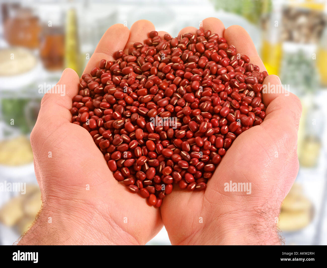 HANDFUL OF ADUKI BEANS Stock Photo - Alamy