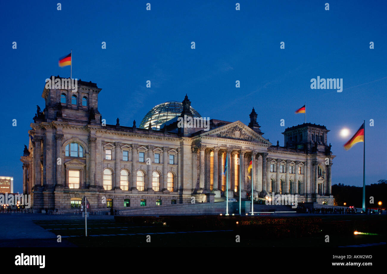 Berlin. Reichstag by night Stock Photo - Alamy