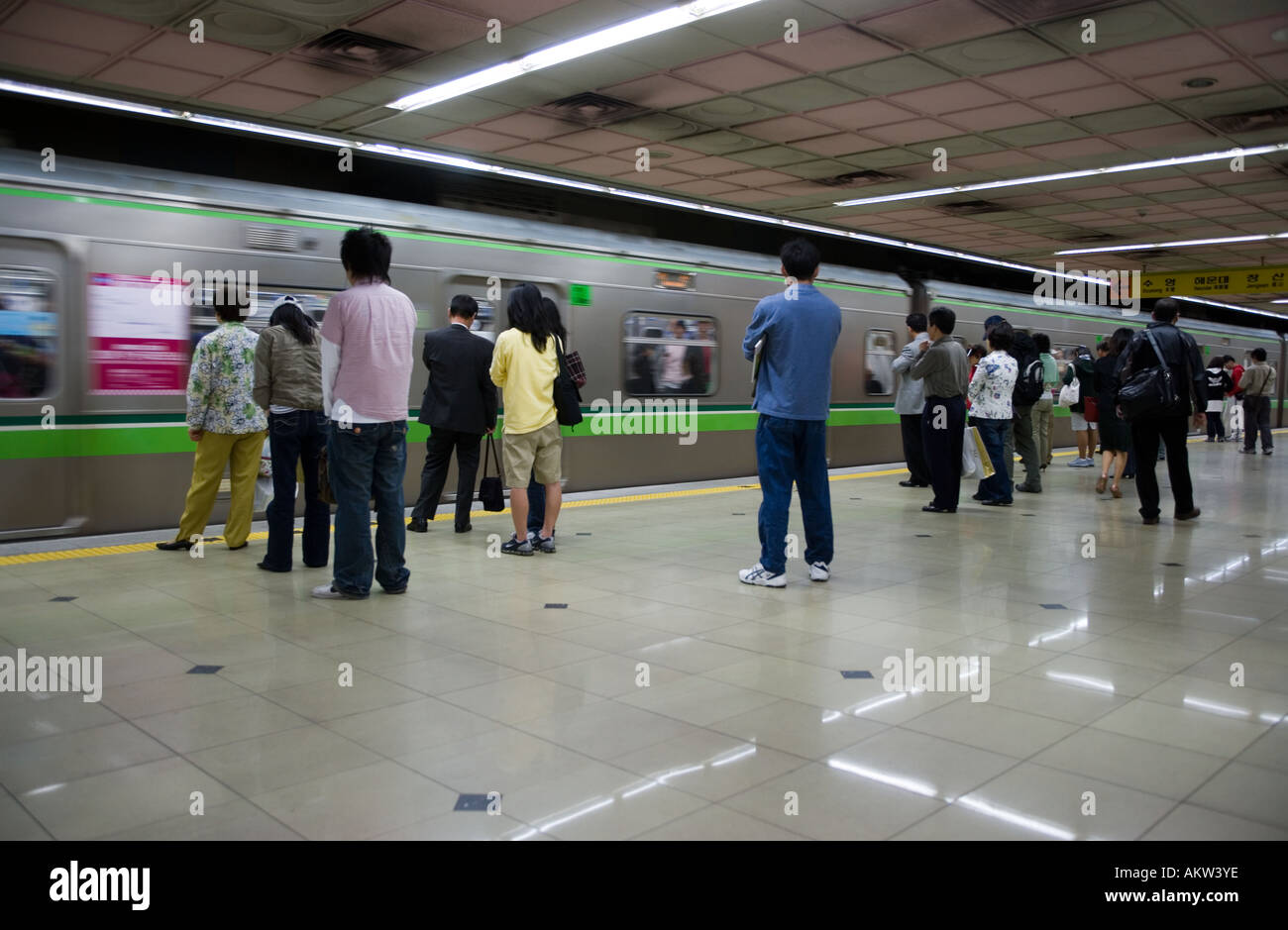 Korean metro system hi-res stock photography and images - Alamy