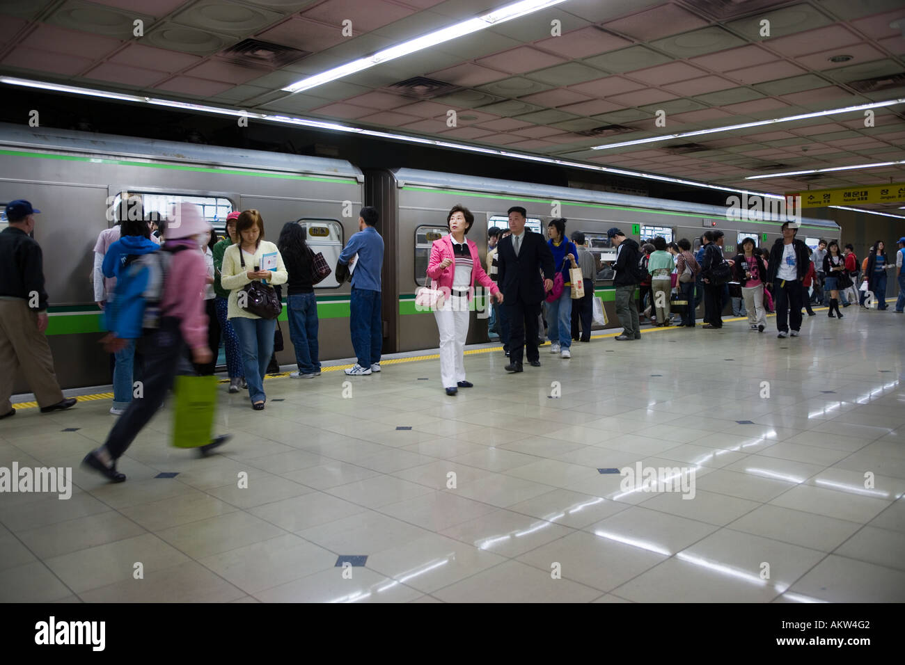 Korean metro system hi-res stock photography and images - Alamy
