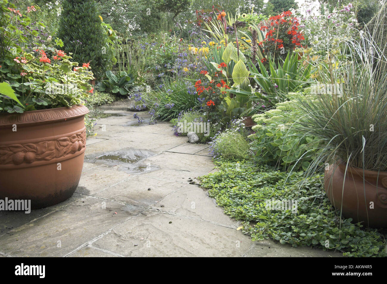 Well planned garden hi-res stock photography and images - Alamy