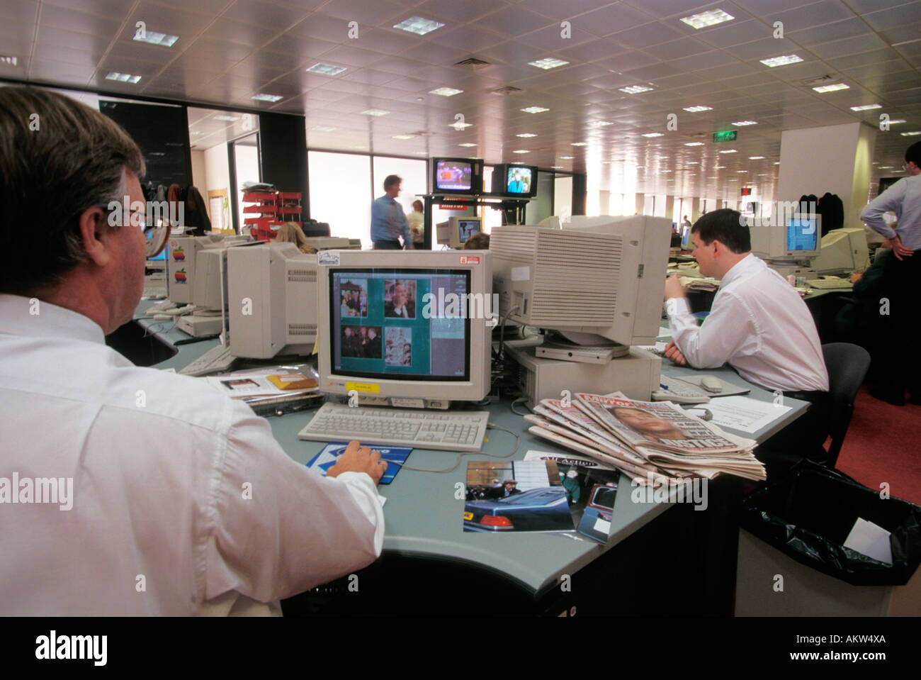 inside the Daily Mirror newspaper editorial offices Stock Photo - Alamy