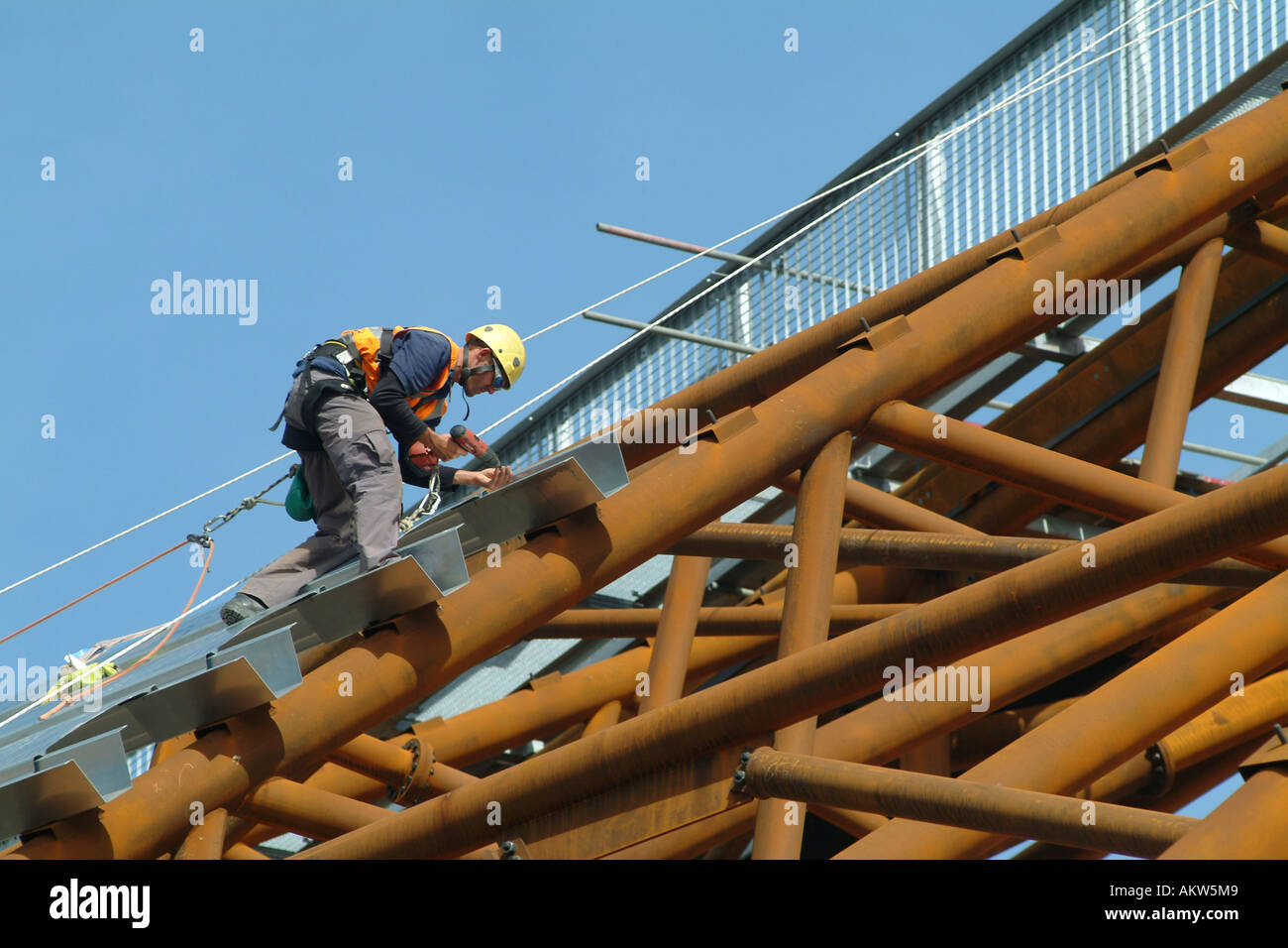 Construction worker working on the roof of a new building Stock Photo ...