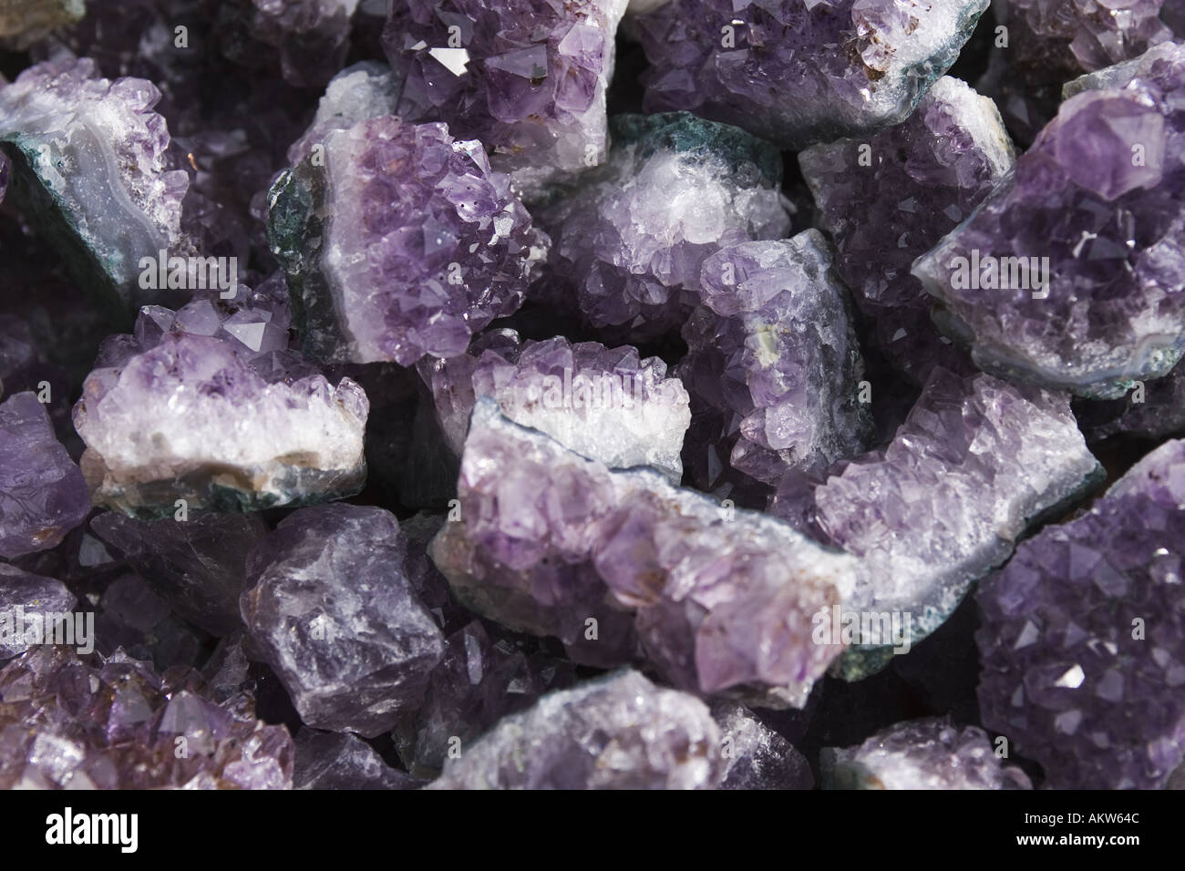 Fractured limestone rock hi-res stock photography and images - Alamy