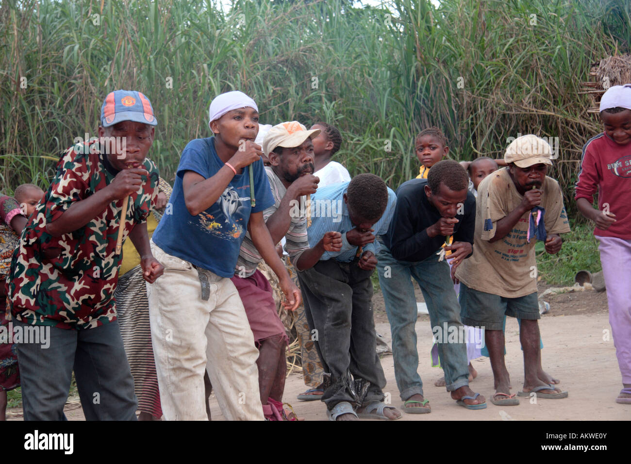 Pygmy people dancing hi-res stock photography and images - Alamy
