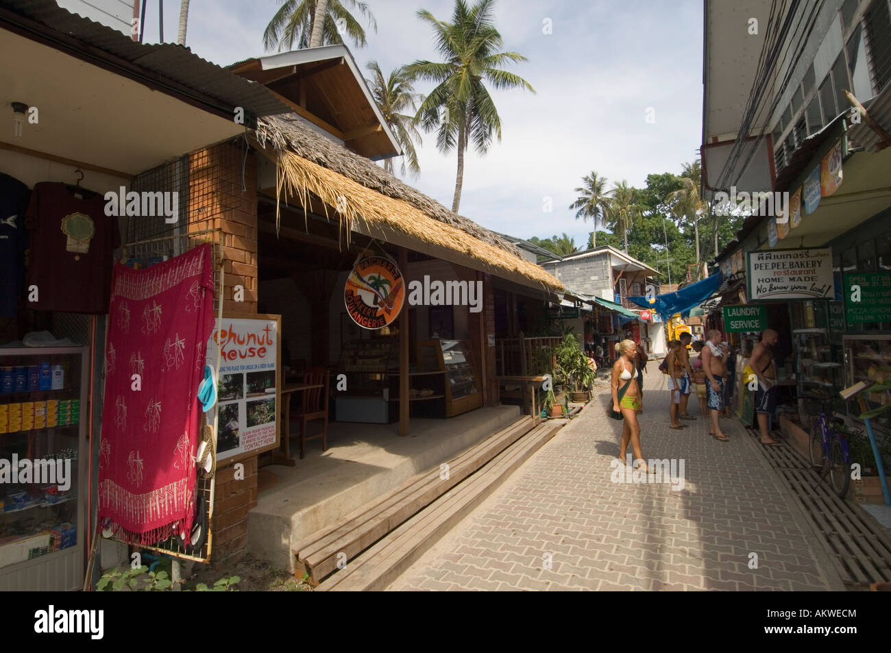Thailand, Phi Phi Don Island, Ton Sai village Stock Photo - Alamy