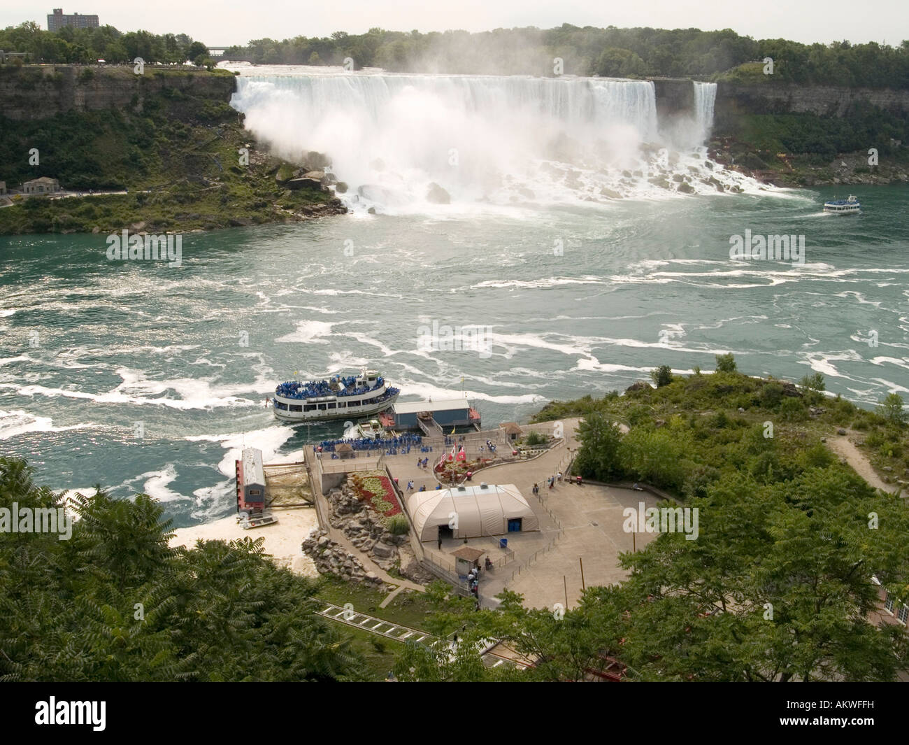 The American Waterfall and the Canadian boarding point for the Maid of ...