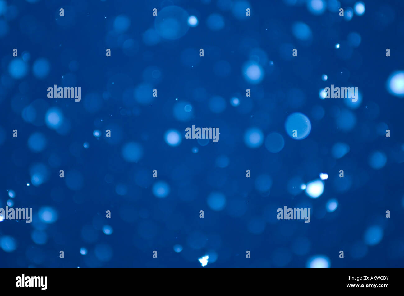 Snow falling night hi-res stock photography and images - Alamy