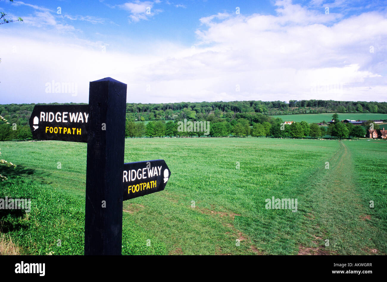 Ridgeway The finger post sign post footpath near Chequers ...