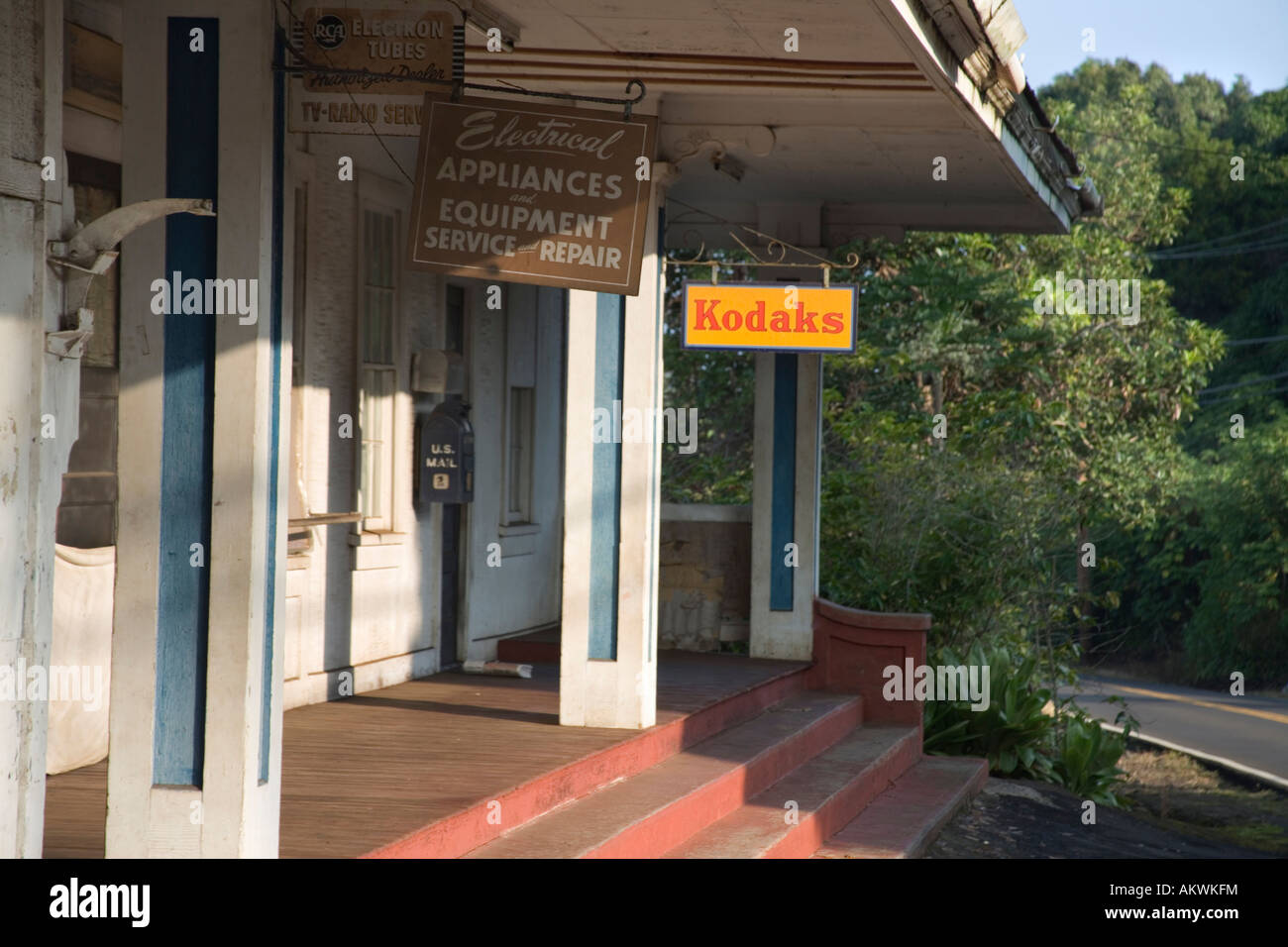 Vintage store front signs hi-res stock photography and images - Alamy