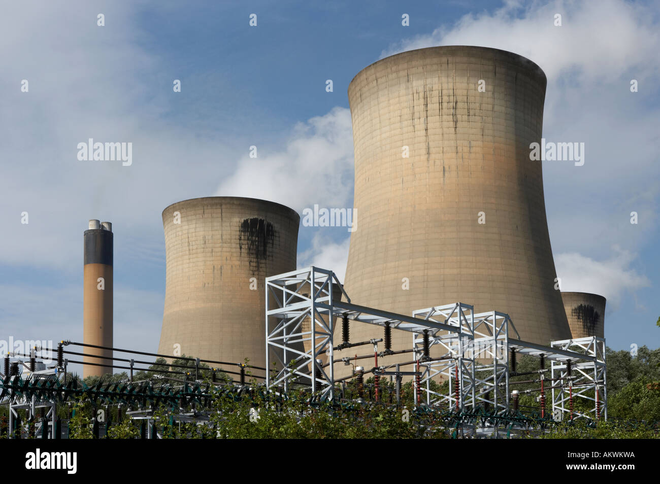 COOLING TOWERS AND CHIMNEY AT DRAX POWER STATION YORKSHIRE ENGLAND ...