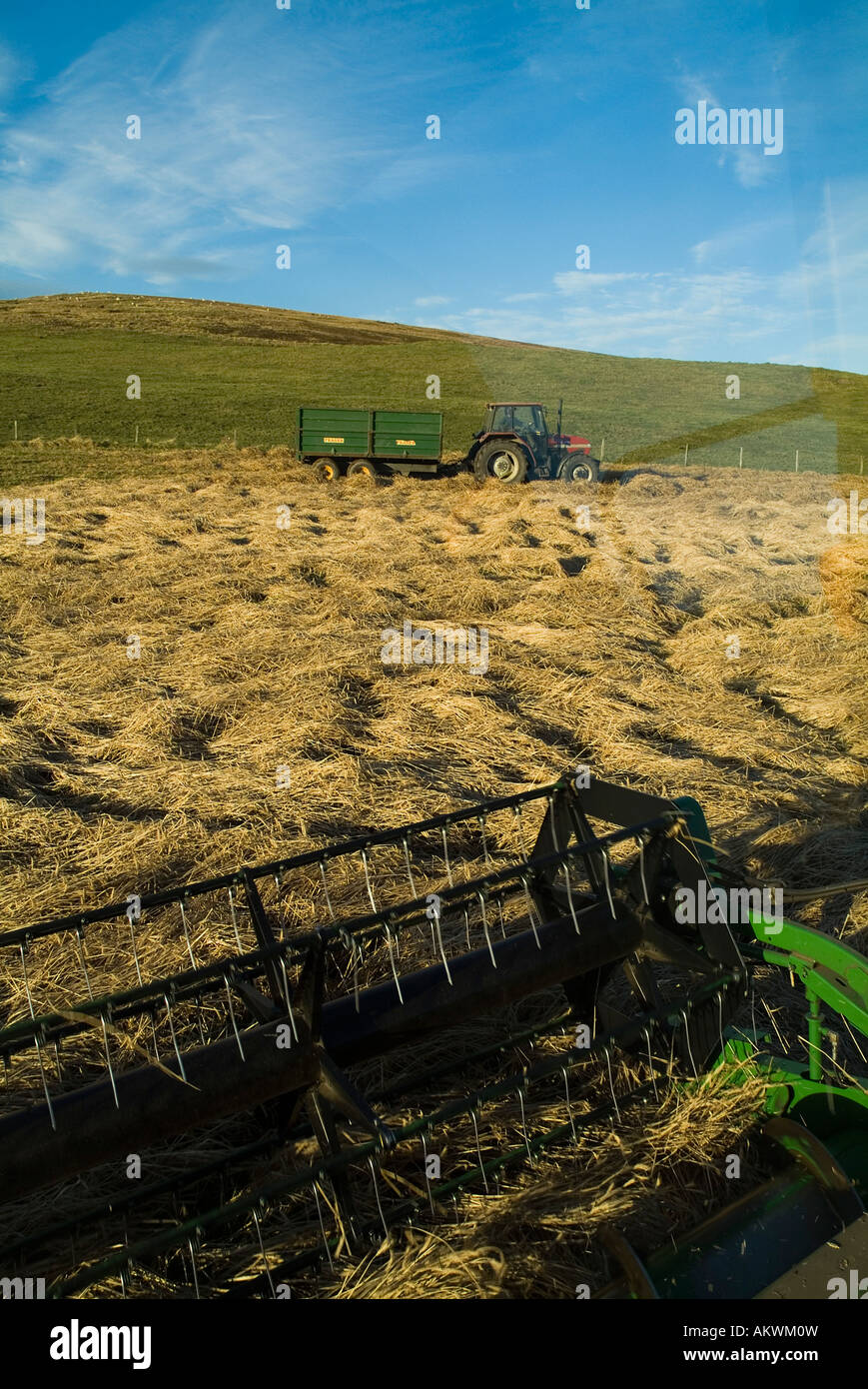 dh Harvesting barley HARVESTING UK Combine harvester cutters tractor ...