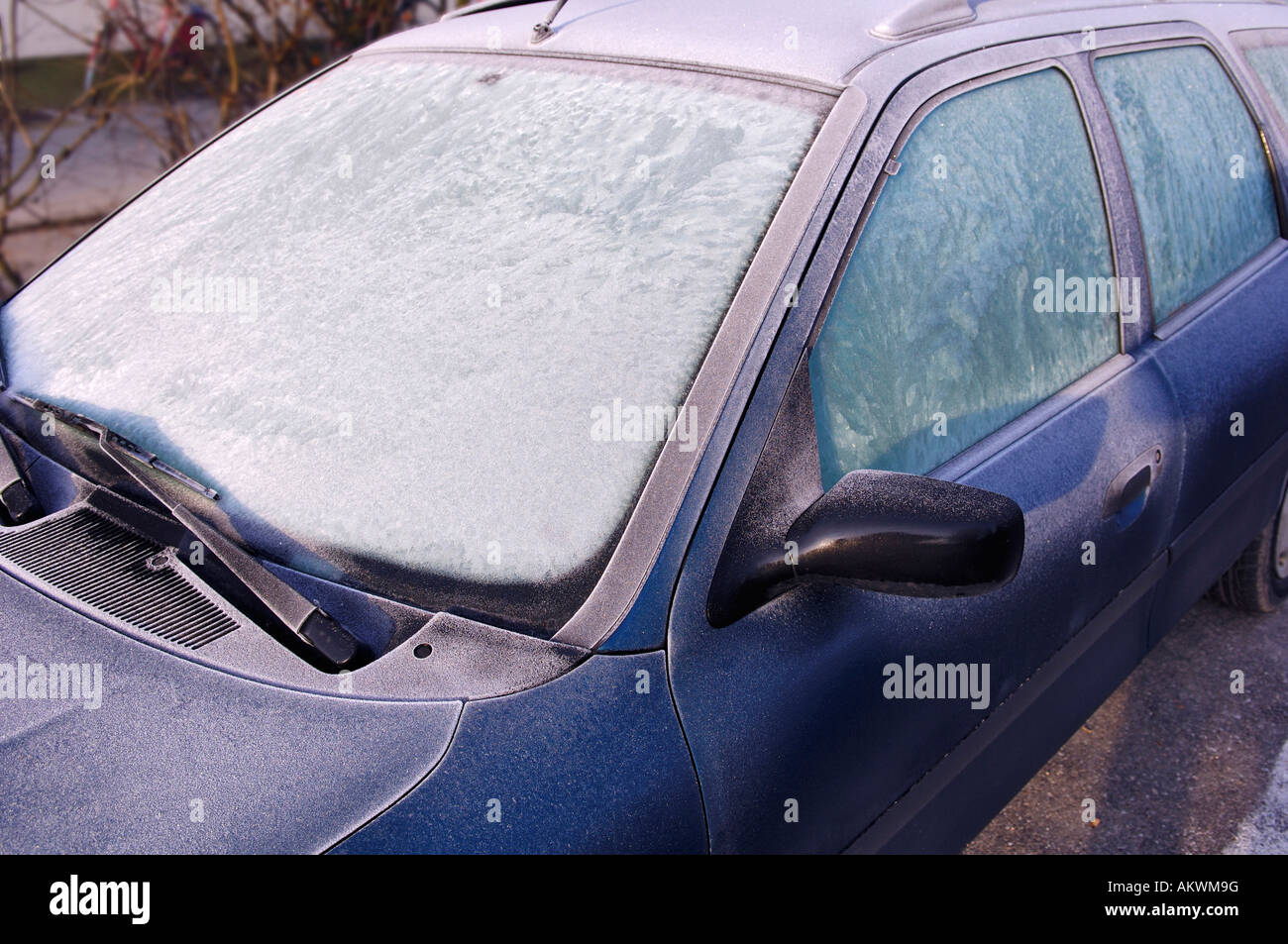 Frozen windscreens hi-res stock photography and images - Alamy