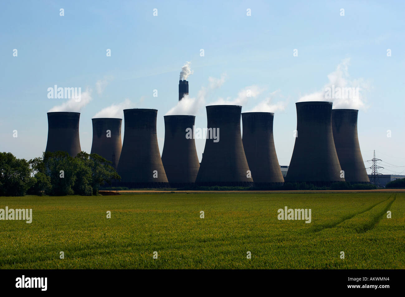 COOLING TOWERS EGGBOROUGH POWER STATION YORKSHIRE ENGLAND Stock Photo ...