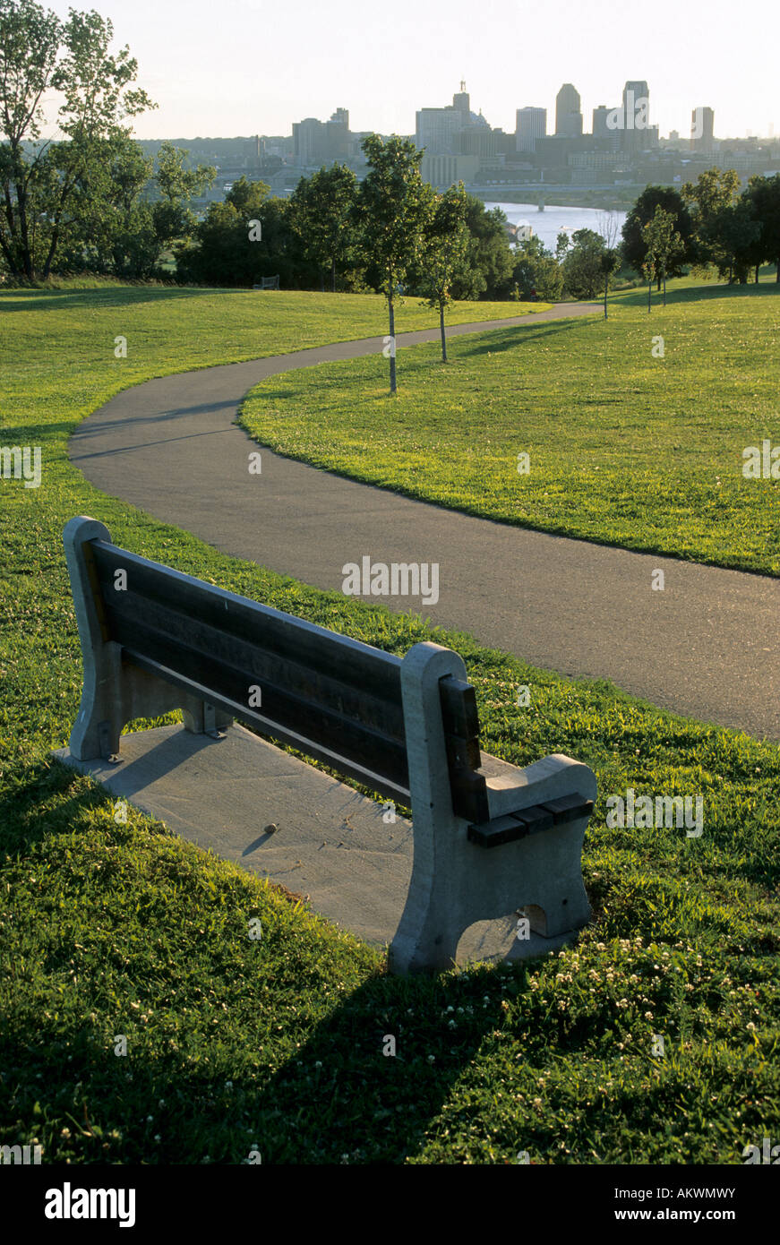 BENCH IN INDIAN MOUNDS PARK WITH VIEW OF DOWNTOWN ST. PAUL, MINNESOTA ...