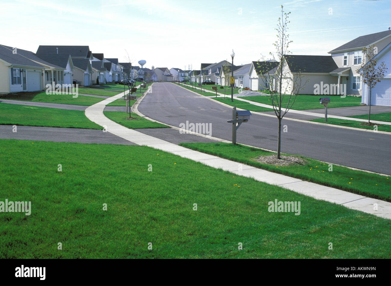 Suburban neighborhood the burbs hi-res stock photography and images - Alamy