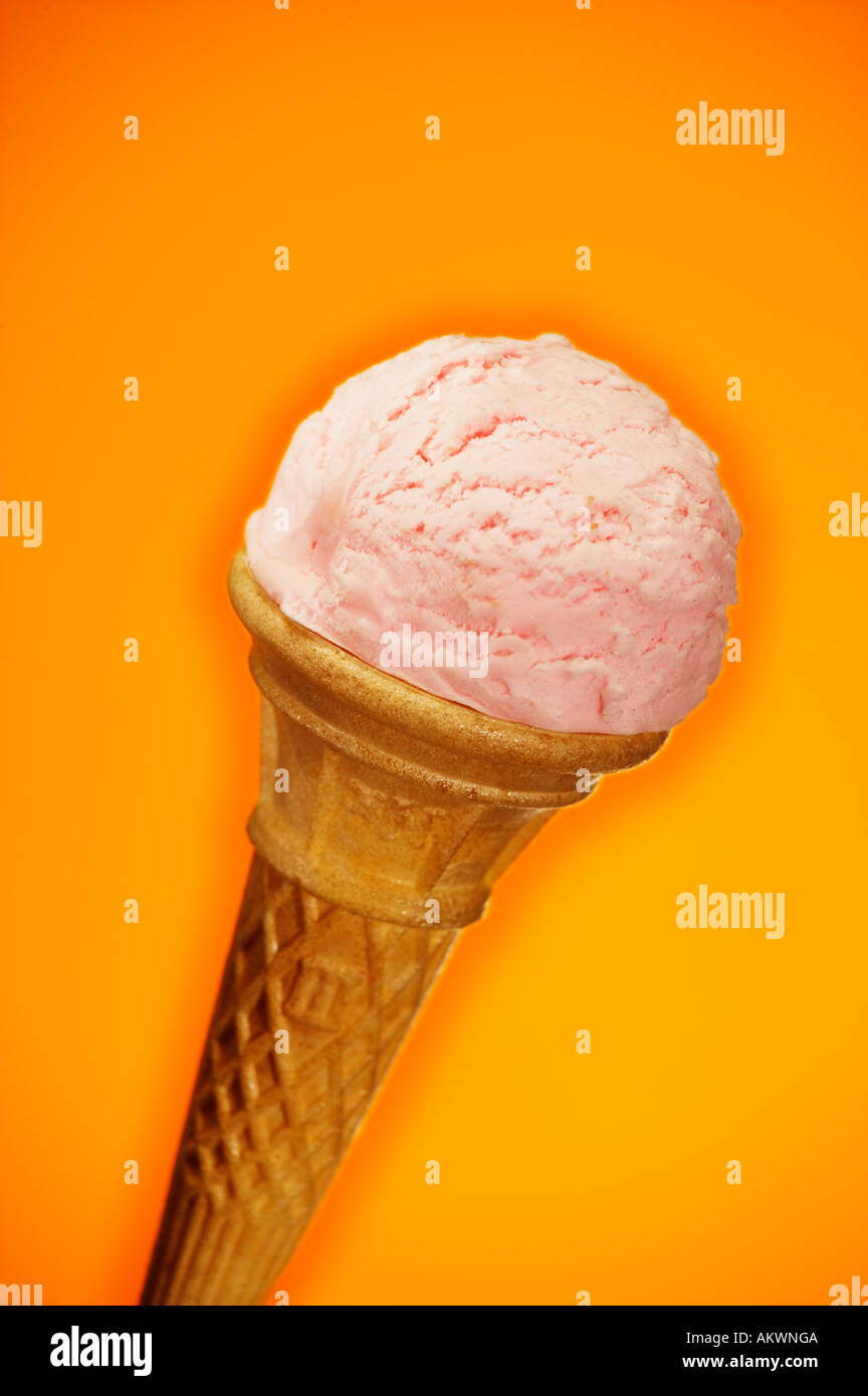 SINGLE SCOOP OF STRAWBERRY ICE CREAM IN CONE Stock Photo - Alamy