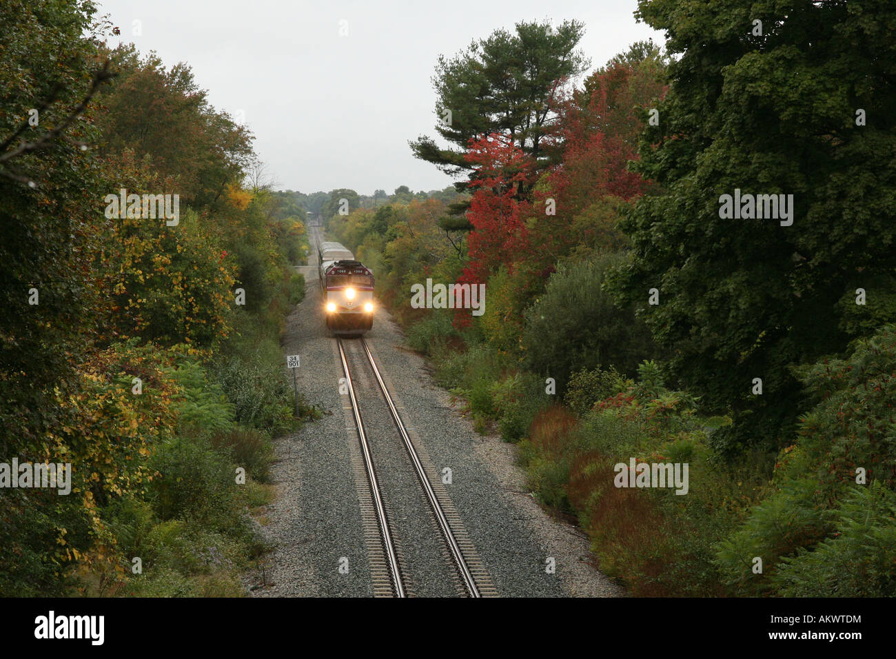 Passenger commuter train hi-res stock photography and images - Alamy