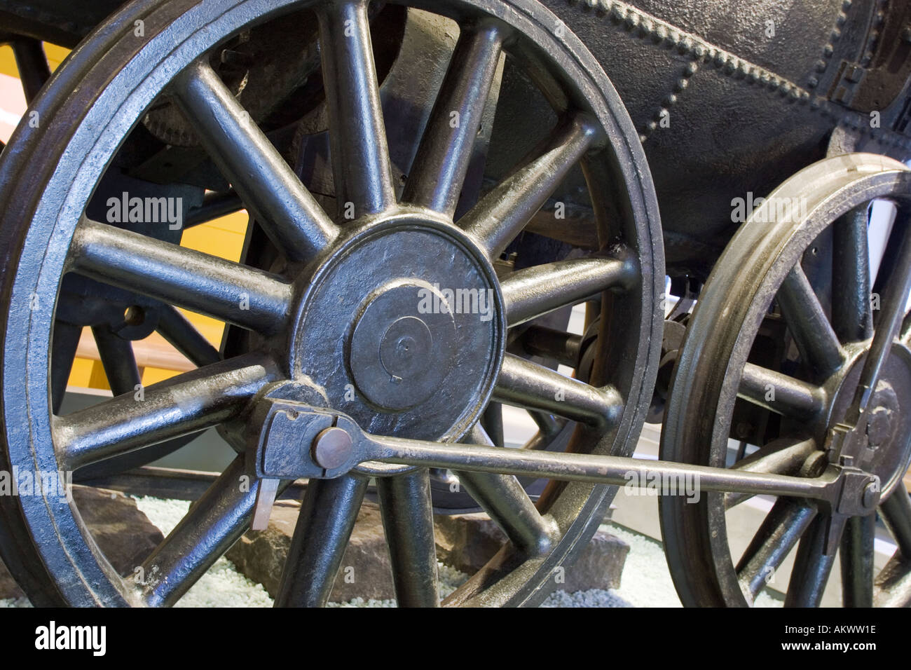 Train wheels uk hi-res stock photography and images - Alamy