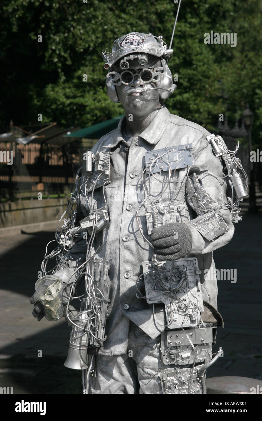 Man in silver body paint hi-res stock photography and images - Alamy