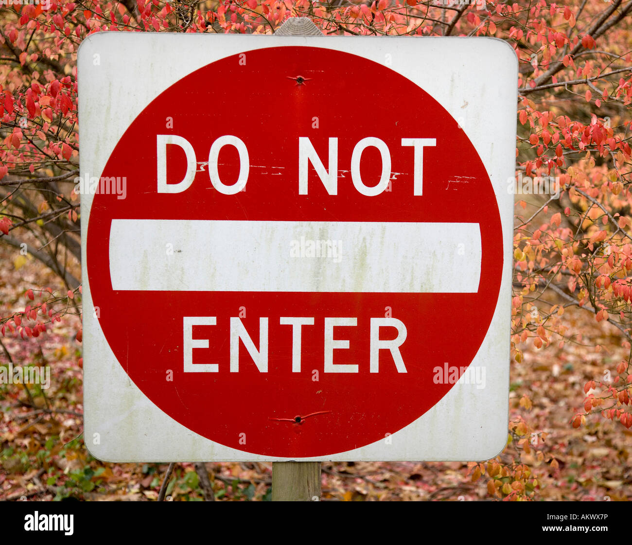 Enter warning sign hi-res stock photography and images - Alamy