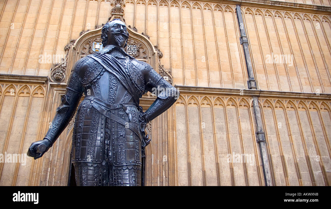 Bodleian Library Statue of Earl of Pembroke The earliest public library ...