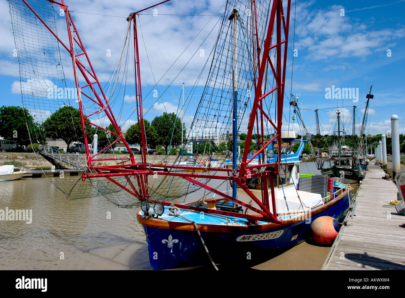 old fish boat charentes maritimes france Stock Photo - Alamy