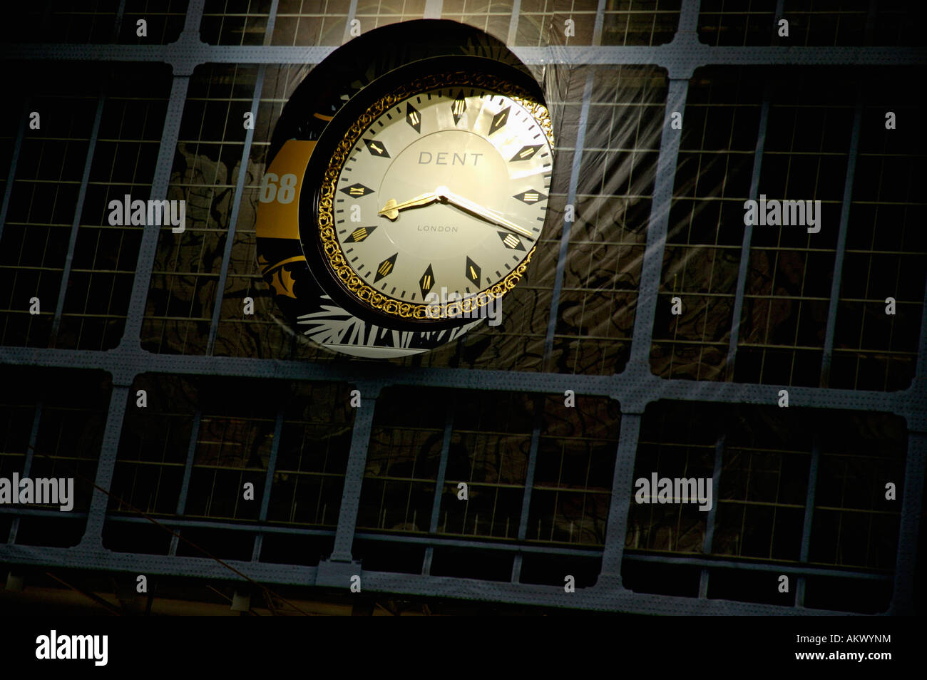 The original Dent clock at St Pancras International Train Station Stock ...