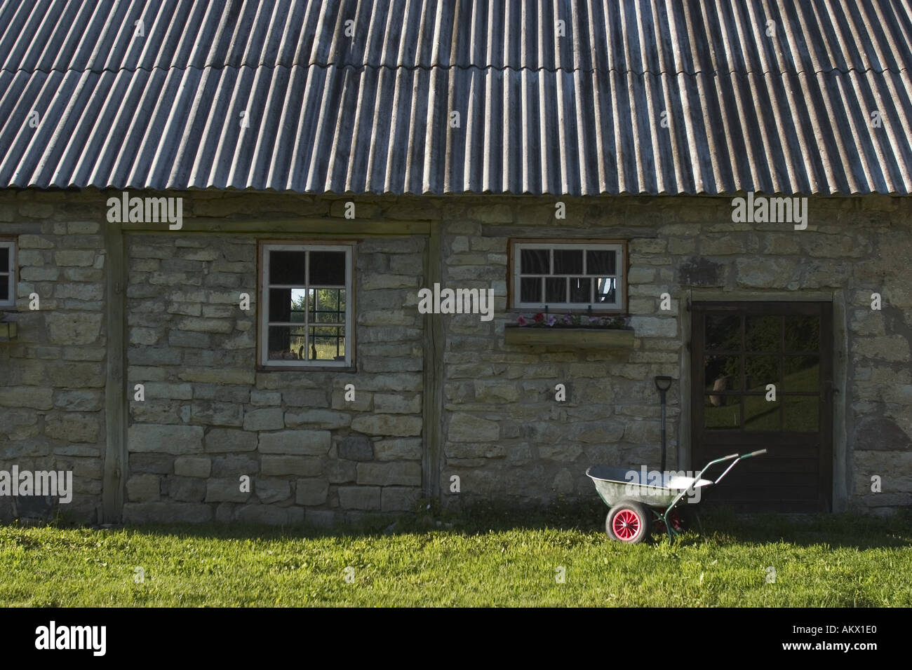 Sod prairie home house hi-res stock photography and images - Alamy