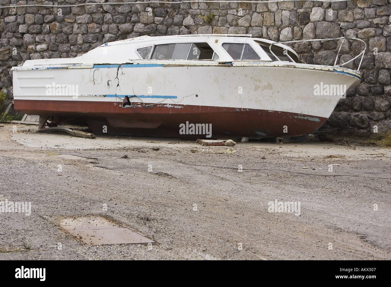 Smashed yacht hi-res stock photography and images - Alamy