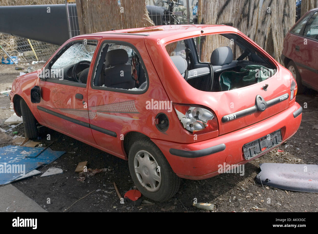 Distroyed car hi-res stock photography and images - Alamy