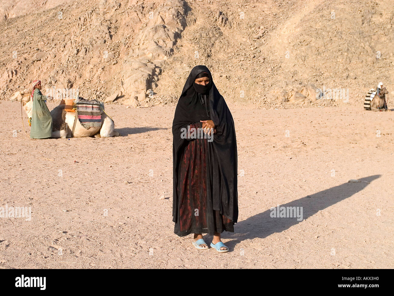 beduine woman in the egypt desert, Ägypt,Northafrica Stock Photo - Alamy
