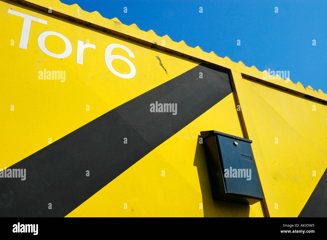 Yellow plant gate with mailbox, gate six Stock Photo - Alamy