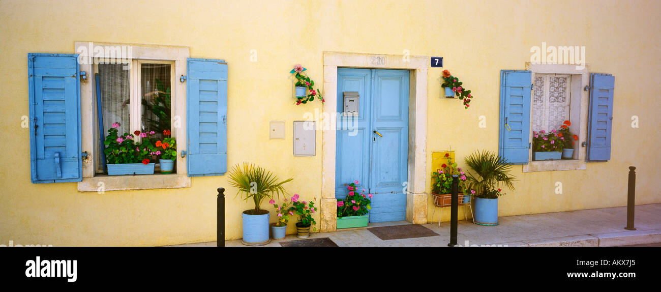 Mediterranean house front and door Stock Photo - Alamy