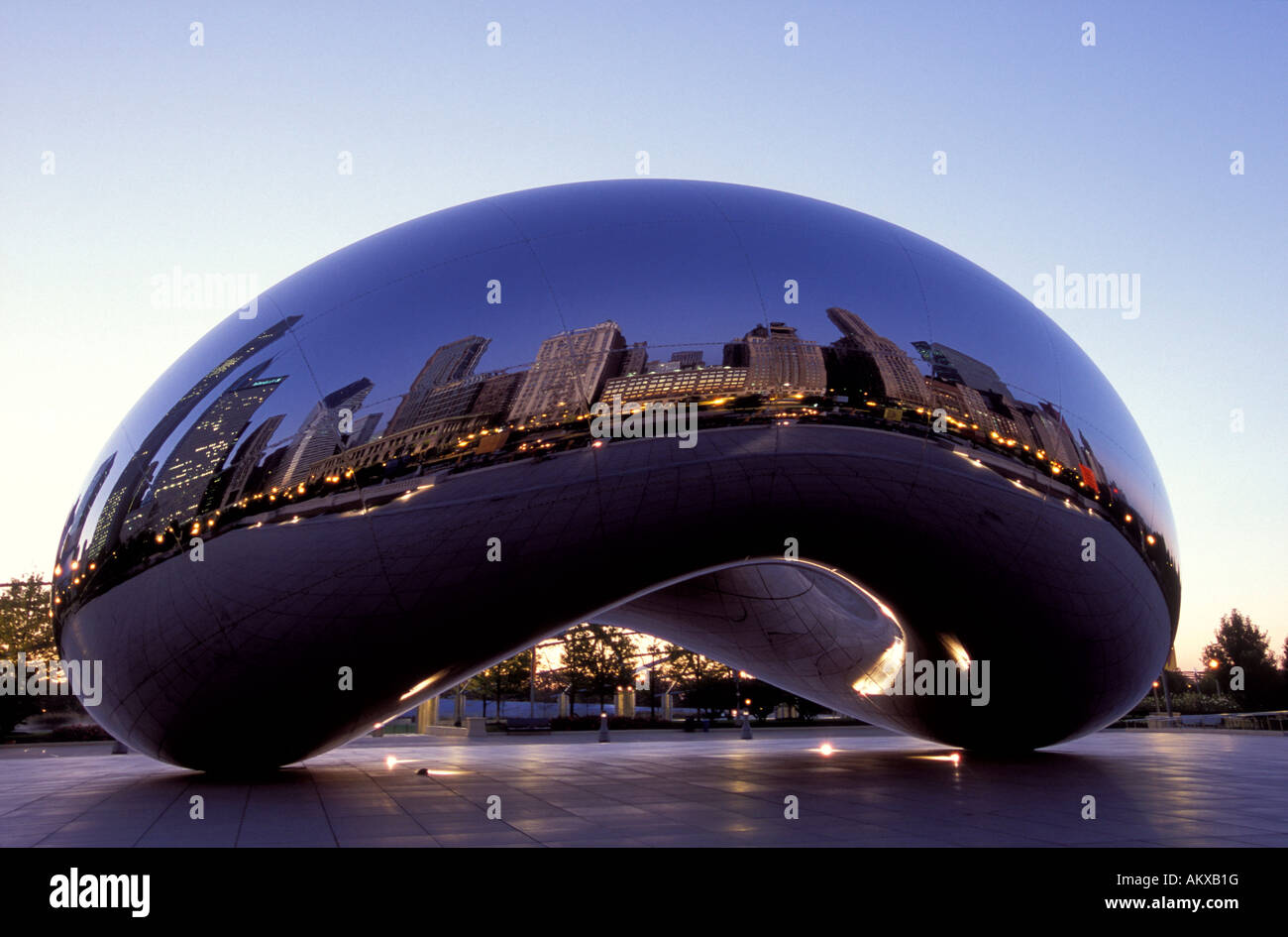 Sunset at Cloud Gate or the Bean in Millenium Park Chicago Illinois ...