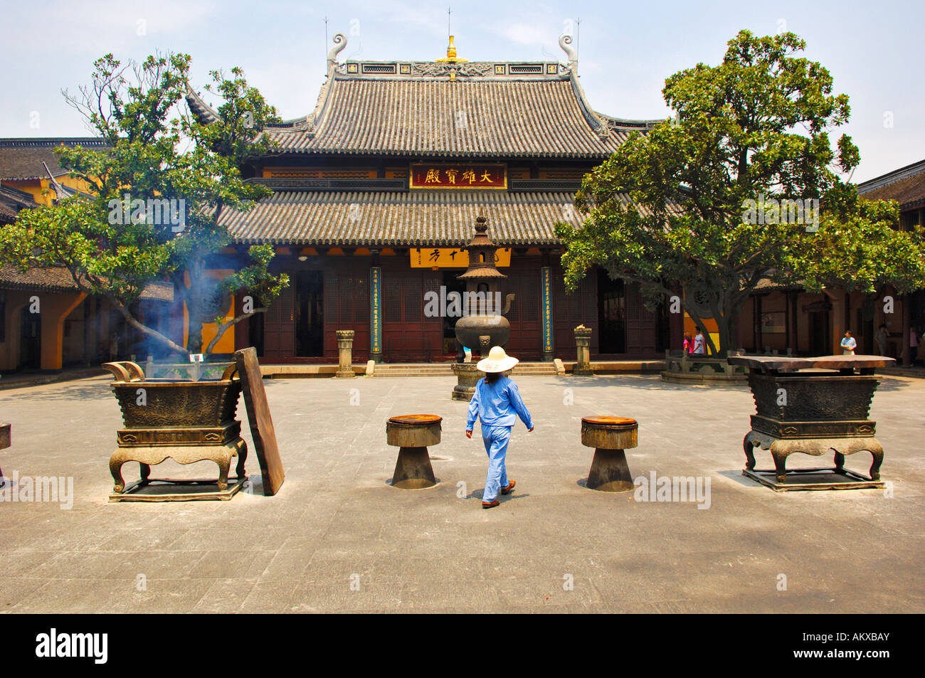 Longhua temple, Shanghai, China Stock Photo - Alamy
