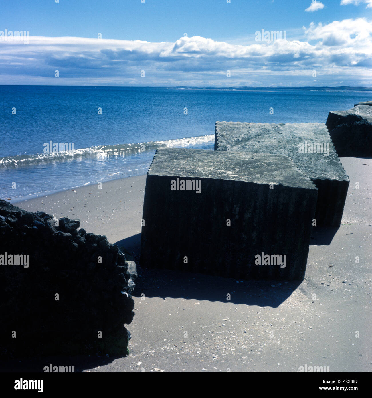 Concrete tank traps hi-res stock photography and images - Alamy