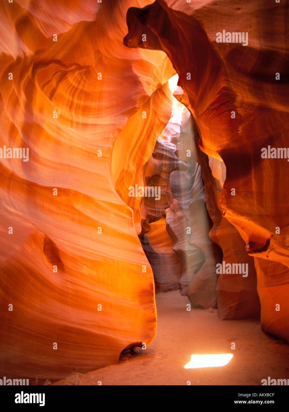 A God Beam in the interior of Antelope Canyon This slot canyon is ...
