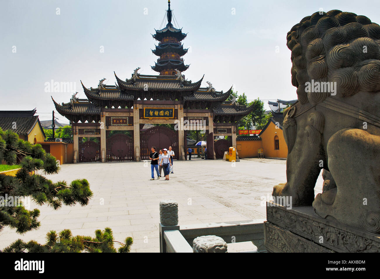 Tower and entrance of Longhua Temple, Shanghai, China Stock Photo - Alamy