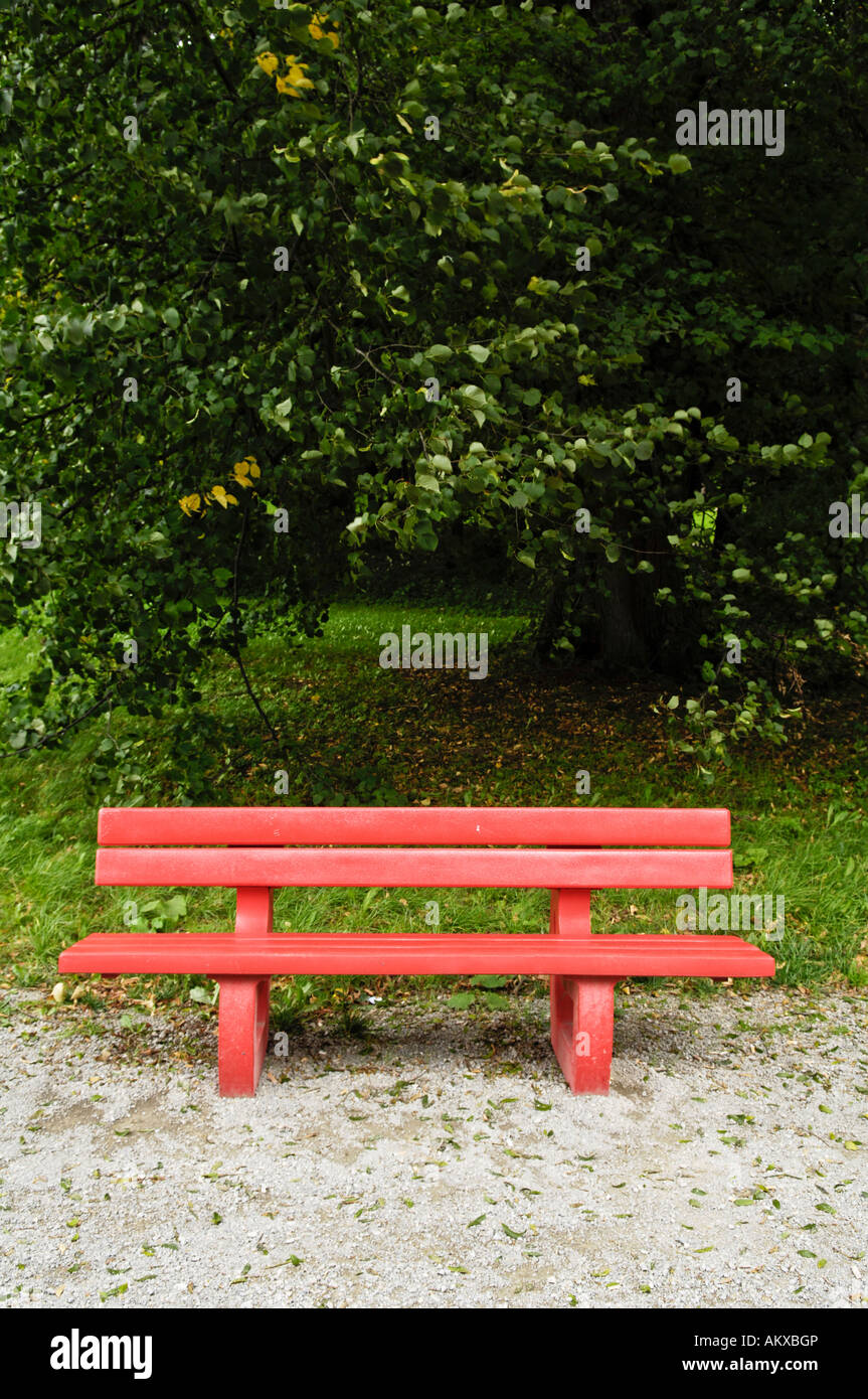 Empty park bench Stock Photo - Alamy